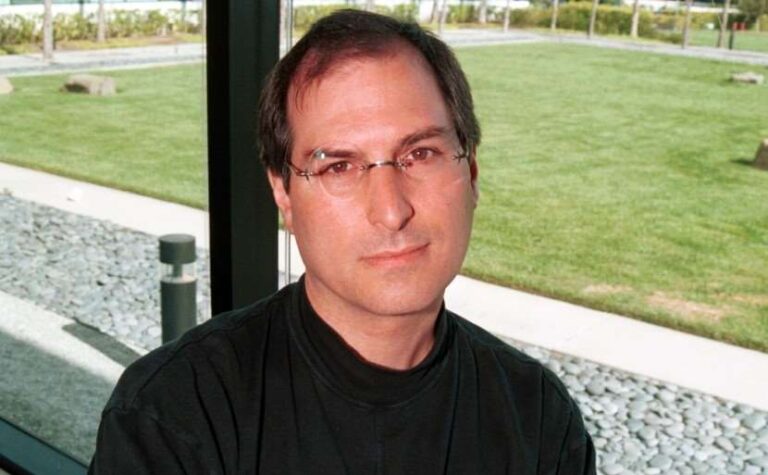 When Steve Jobs introduced the first iMac in 1998 - My PC-PolyClinic